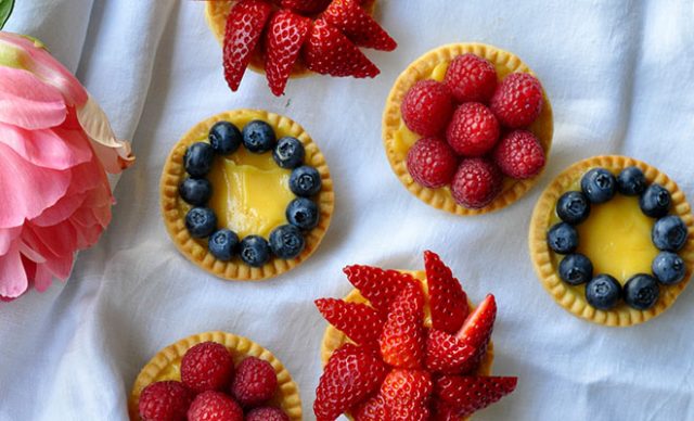 IN SEASON RECIPE: EASY FESTIVE TARTS - The Westsider